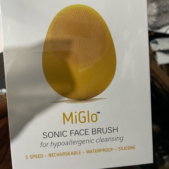 miglo | Other | Miglo Face Cleansing Brush | Poshmark